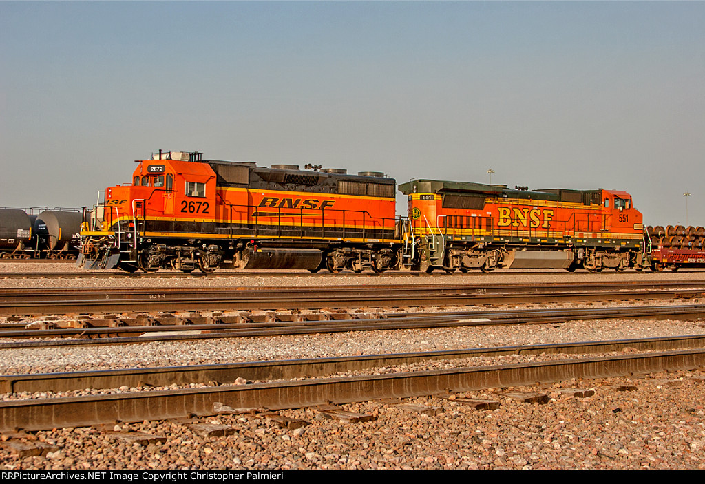 BNSF 2672 and BNSF 551